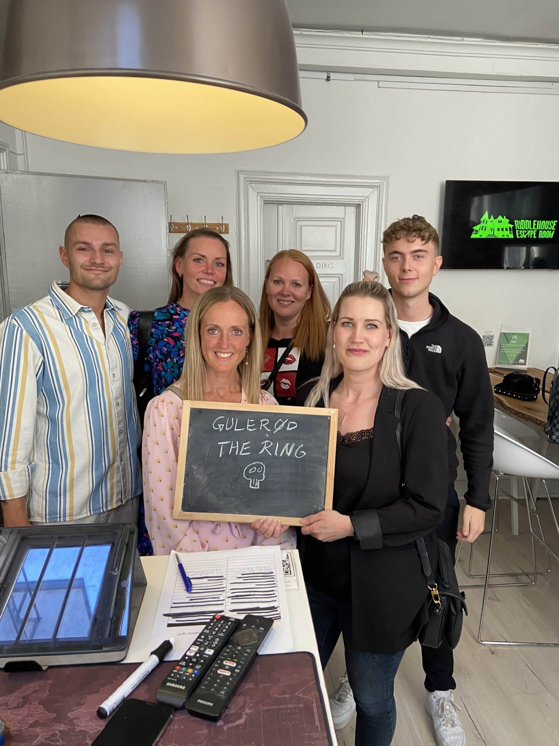 Gulerød | Riddlehouse